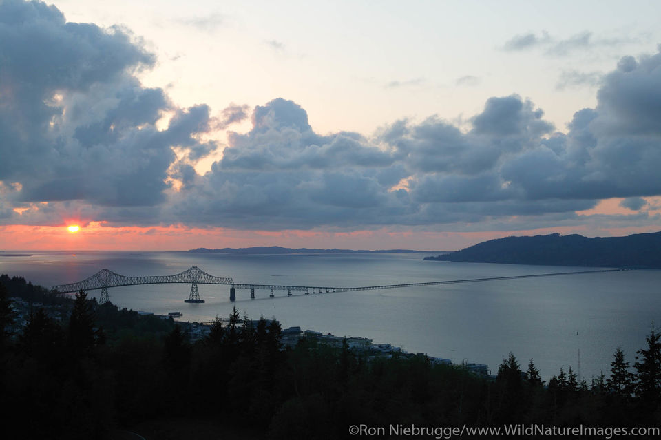 Astoria Bridge over Columbia River | Astoria, Oregon. | Ron Niebrugge ...