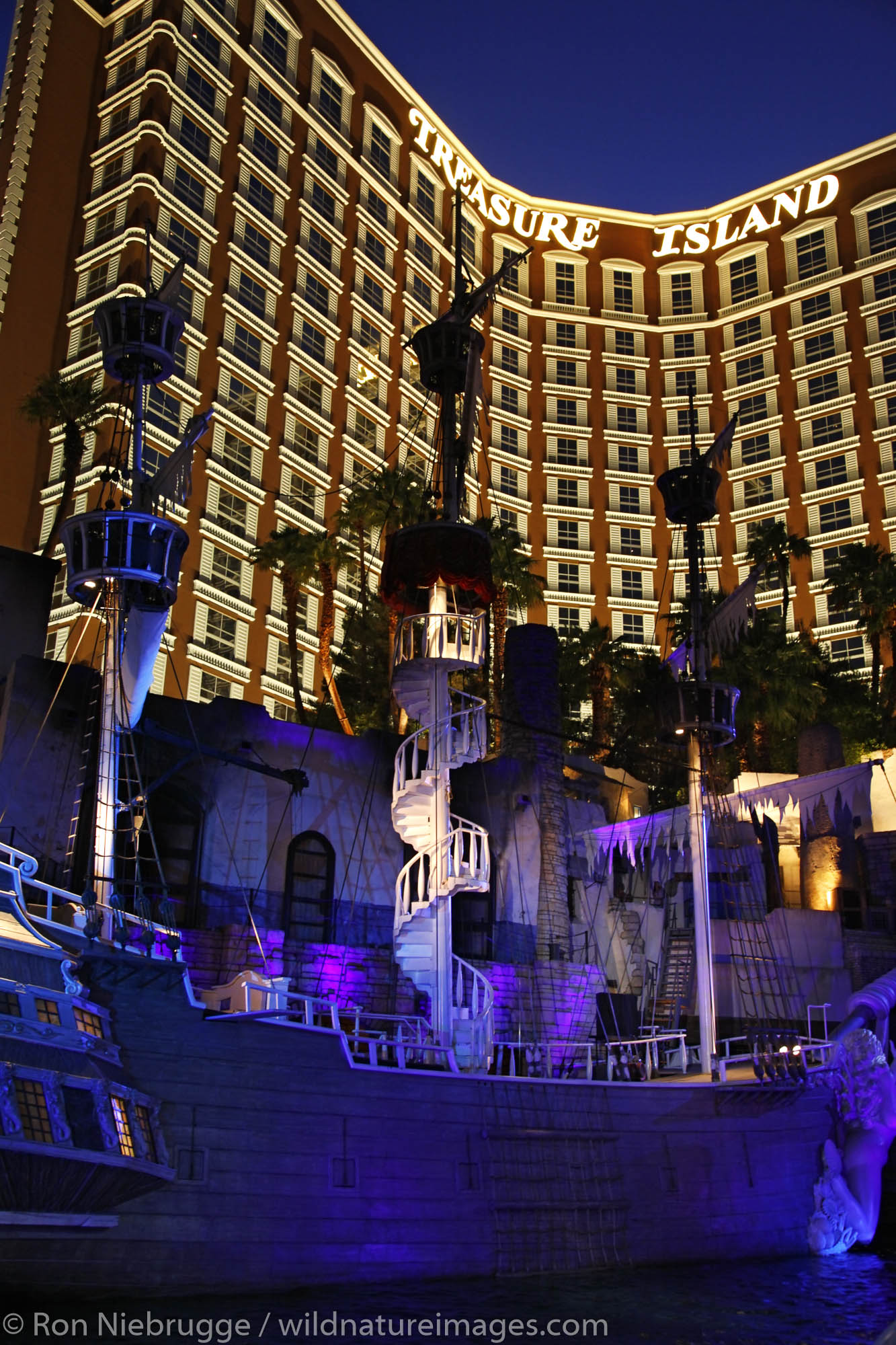 Treasure Island Hotel and Casino | Photos by Ron Niebrugge