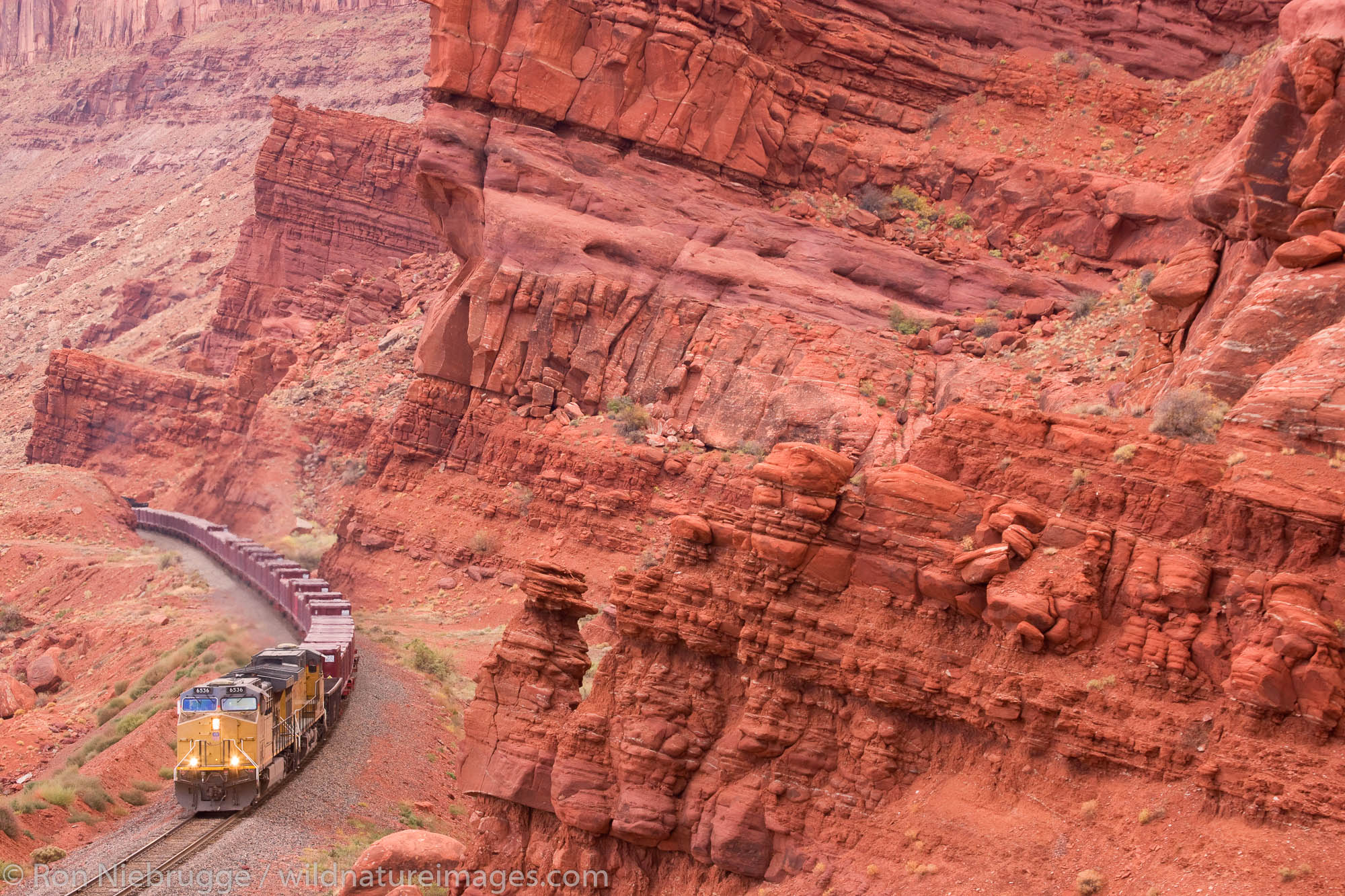 A train hauling uranium tailings | Photos by Ron Niebrugge